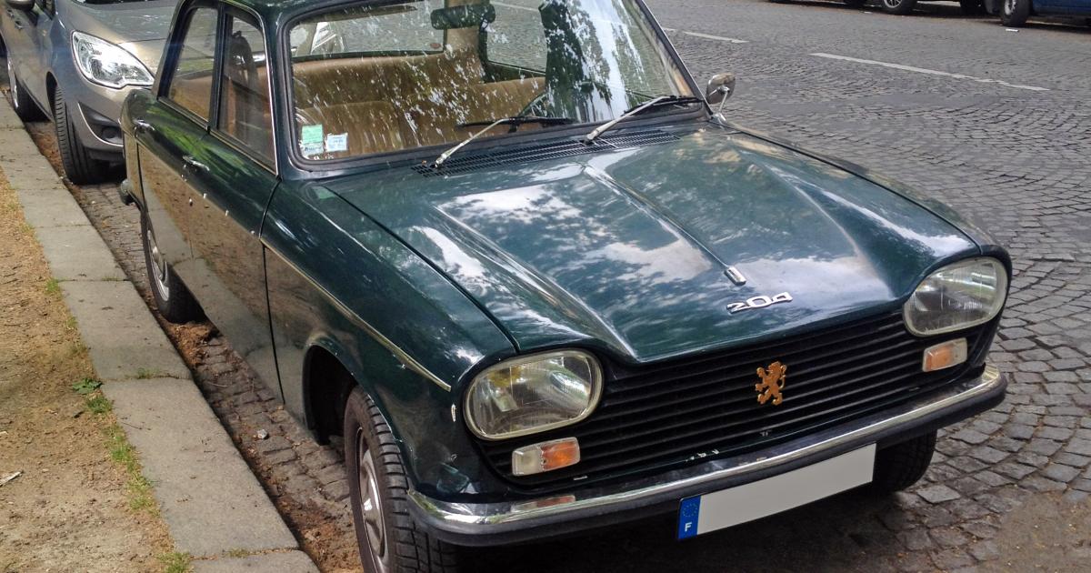 Peugeot 204, une voiture de collection proposée par Jean-Michel G.