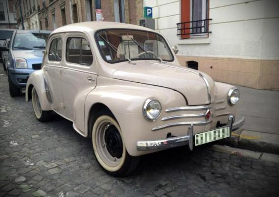 Renault 4CV beige, une voiture de collection proposée par Félix L.